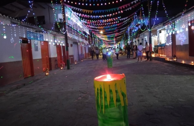 Así luce el alumbrado navideño del corregimiento de Pueblo Nuevo de Pensilvania (Caldas)
